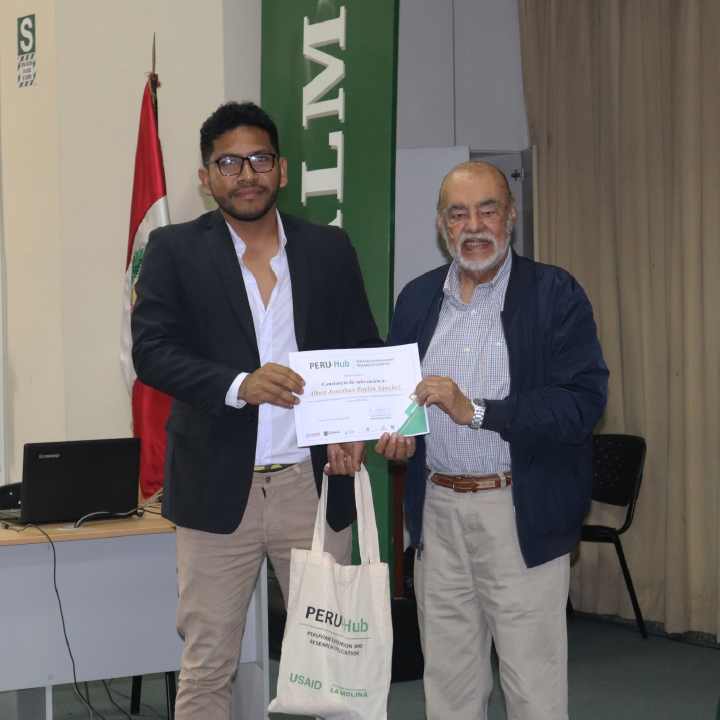 Ceremonia de reconocimiento de los estudiantes ganadores del concurso ...